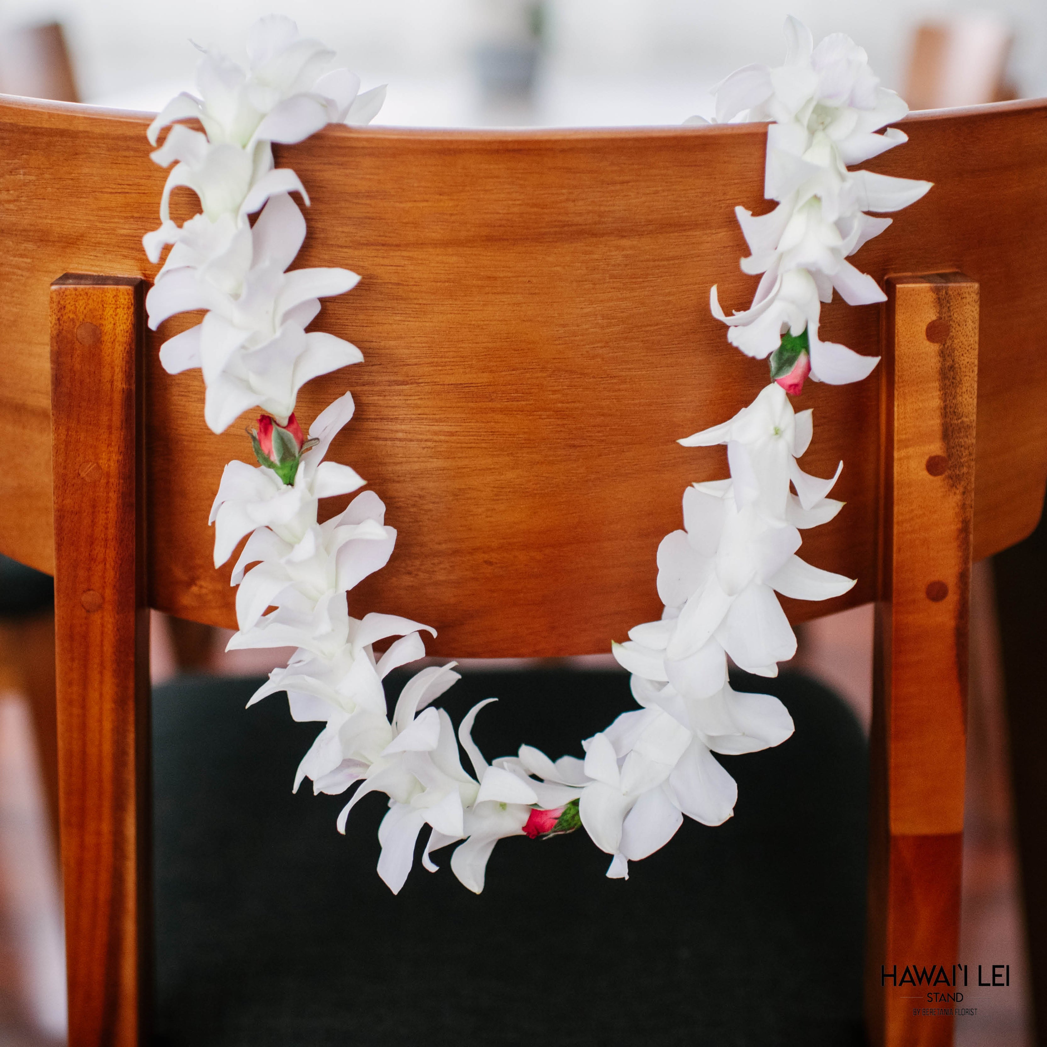 Deluxe White Orchid Lei With Roses (Rose Color Varies) - Hawaii Lei ...